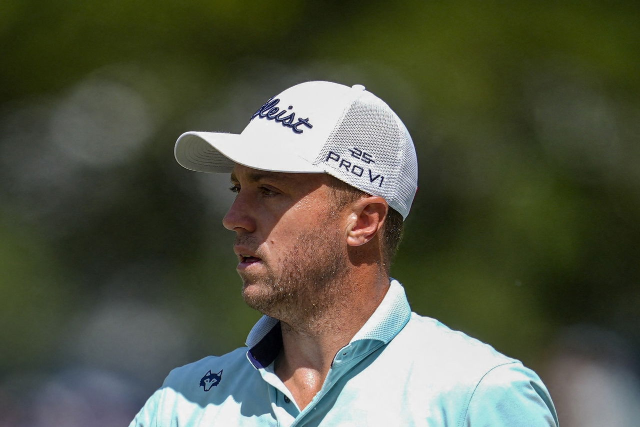 Justin Thomas in tears after clinching first PGA Tour win in 1064 (!) days