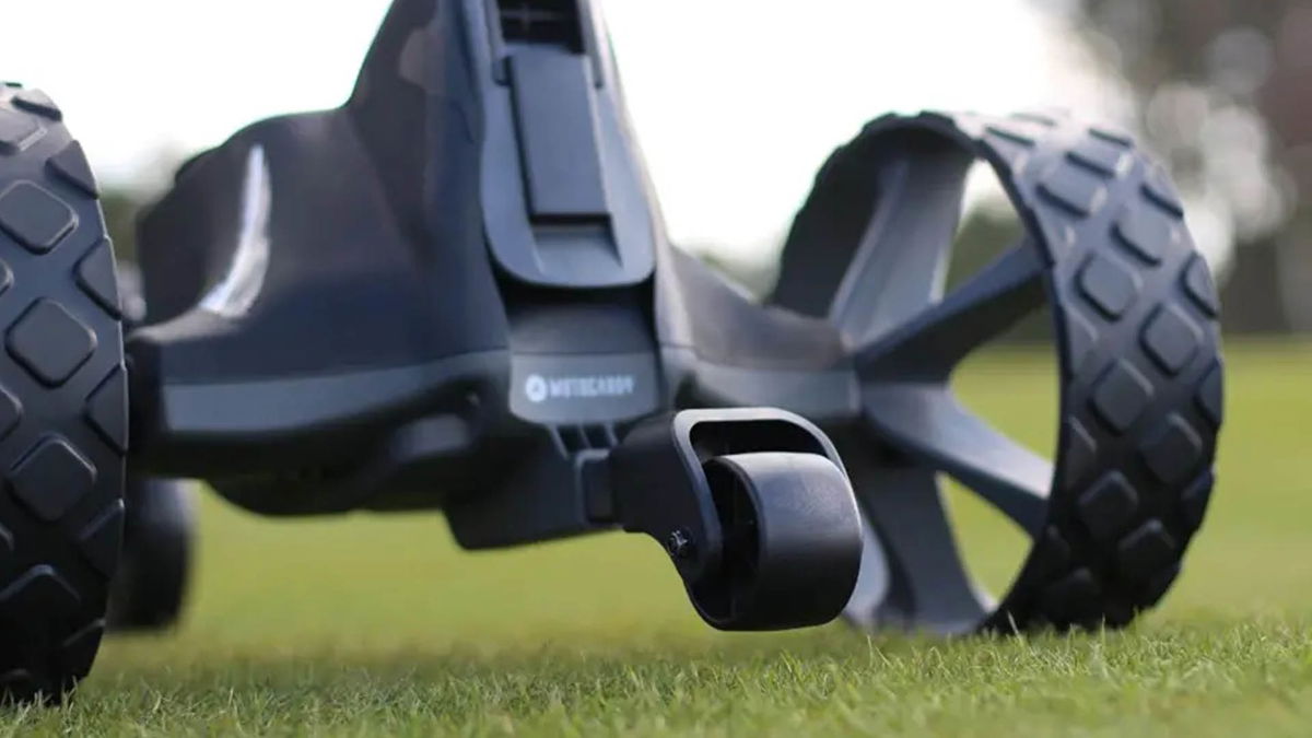 Motocaddy ME Remote Electric Trolley Review: Smart features in a sleek ...