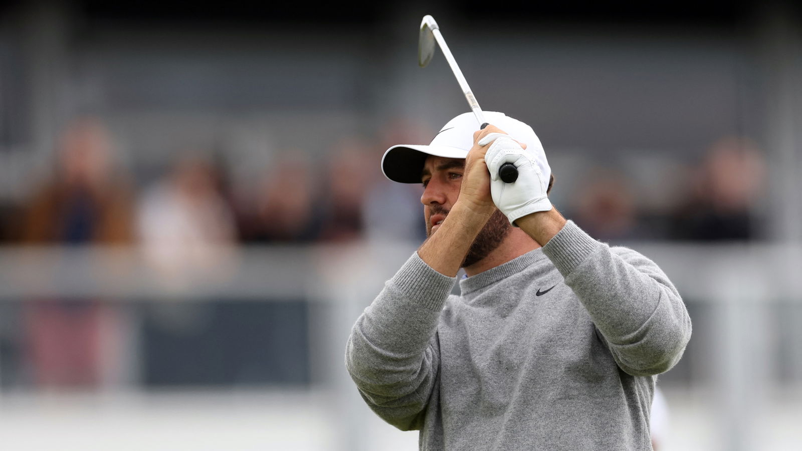 Golf commentators in stitches as fan passes wind (!) during epic ...